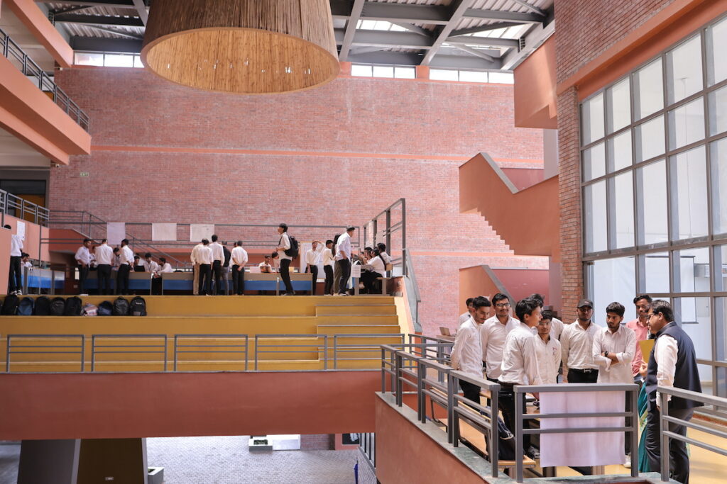 Top 20 MBA Colleges In India And MBA Course Fees In India Top 20 MBA Colleges In India And MBA Course Fees In India