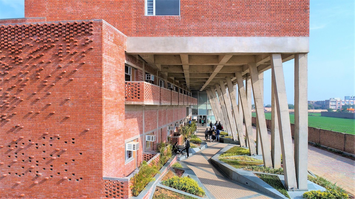 B Tech Courses, B Tech Subjects, Eligibility, Syllabus and Career Scope